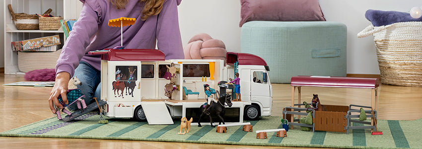 Schleich Playsets – Greenhawk Equestrian Sport